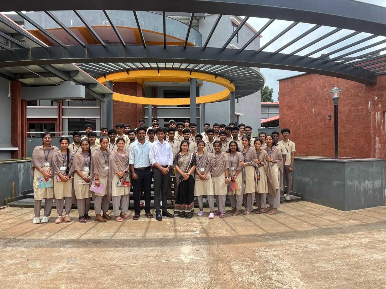 Industrial Visit to Siri Gramodyoga Samsthe for Final-Year CSE Students – SDM Polytechnic, Ujire
